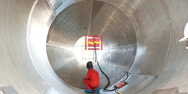 Explosive welding clad plates