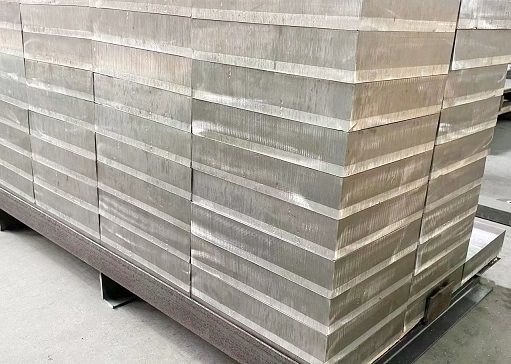 Application of explosion cladding metals